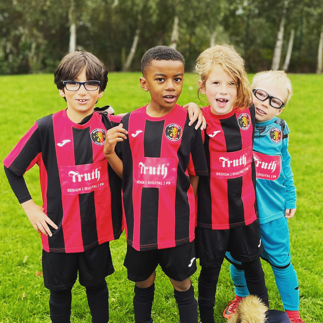 Stockport kids to raise money by walking ten laps of Man United’s Old ...